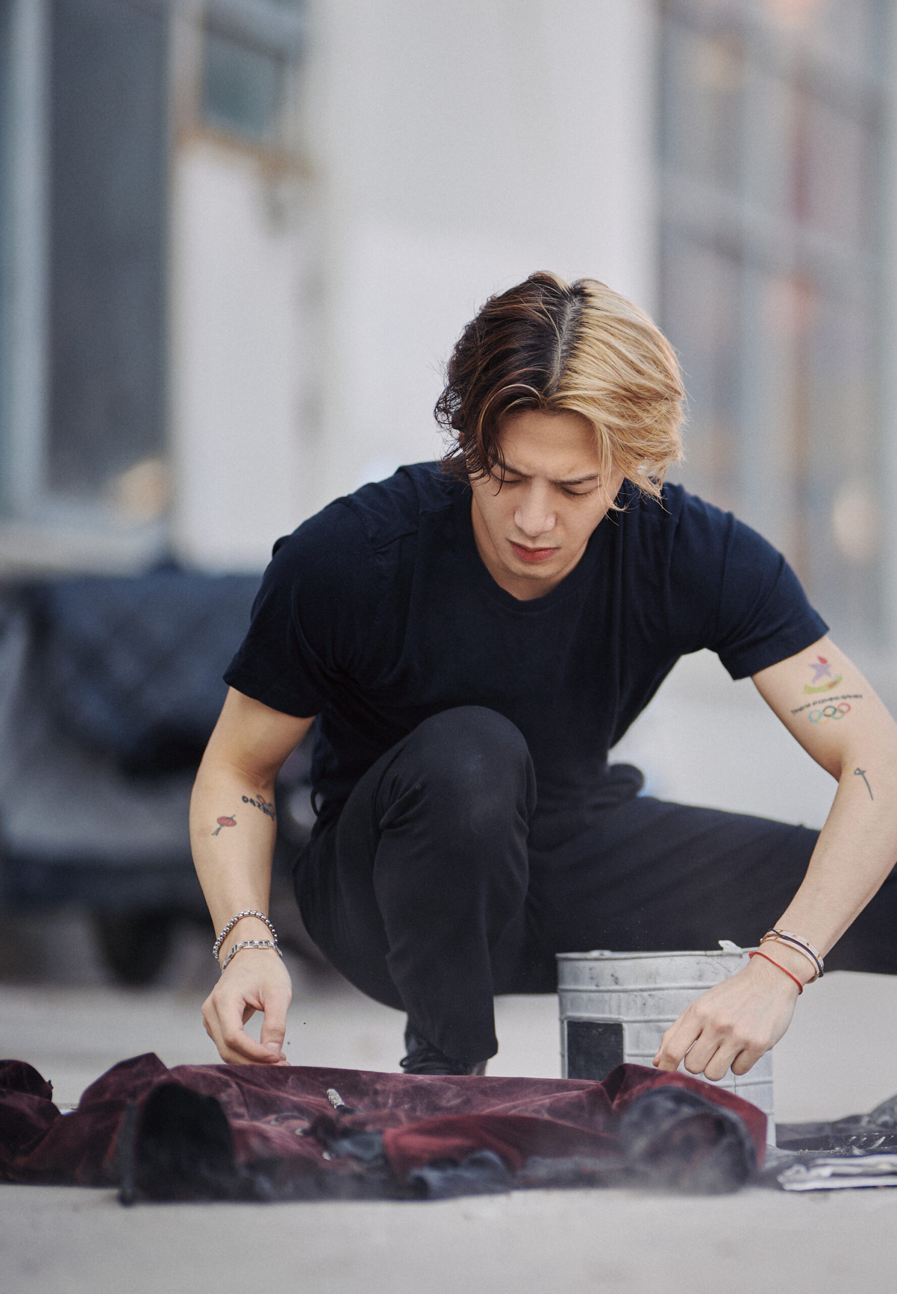 王嘉尔亲自创作、执导筒 为Hennessy打造短片《henny》 - LIFESTYLE - YesBoss